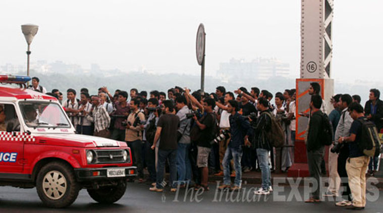 Amitabh Bachchan, ‘Piku’ team shoot at iconic Howrah Bridge | Bollywood ...