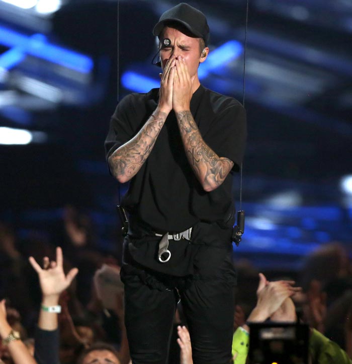 Justin Bieber cries after MTV VMAs performance | Music News - The ...