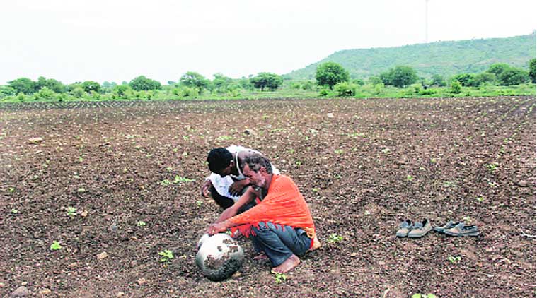 CM Devendra Fadnavis accords top priority to drought-mitigation ...