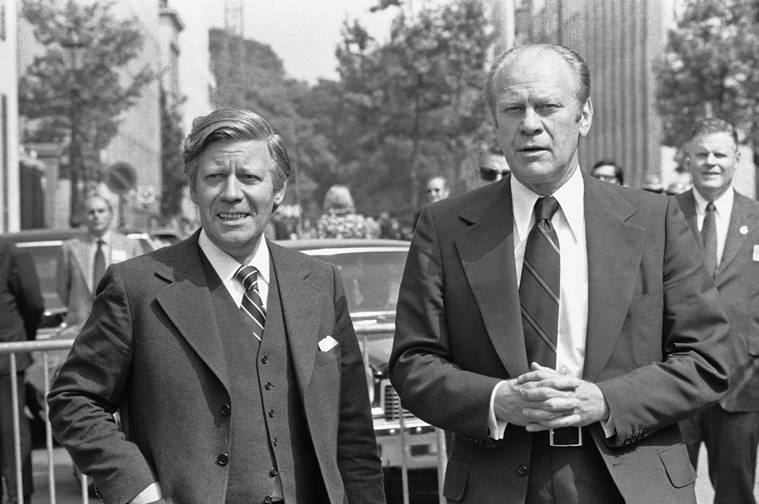 Former West German Chancellor Helmut Schmidt dies at 96 | World News ...