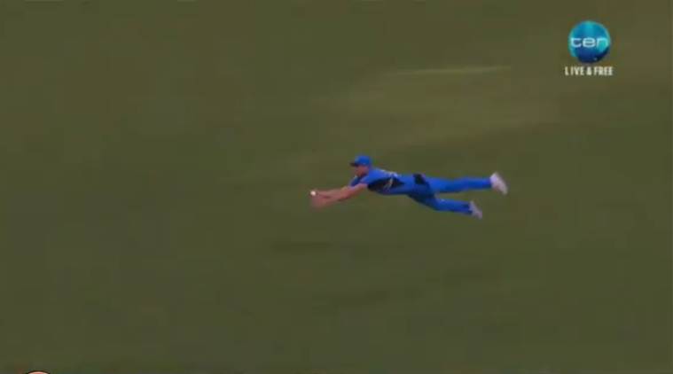 Ben Laughlin takes incredible full stretch catch in Big Bash League ...