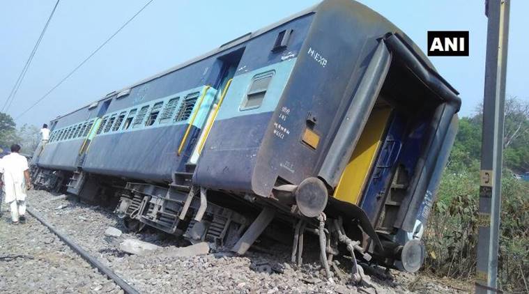 Uttar Pradesh: Eight coaches of Meerut-Lucknow Rajya Rani express train ...