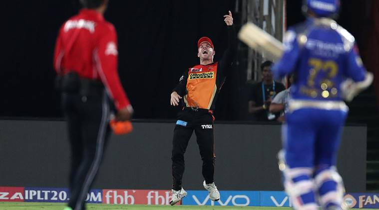 SRH vs MI: David Warner takes a brilliant catch to get rid of Parthiv ...