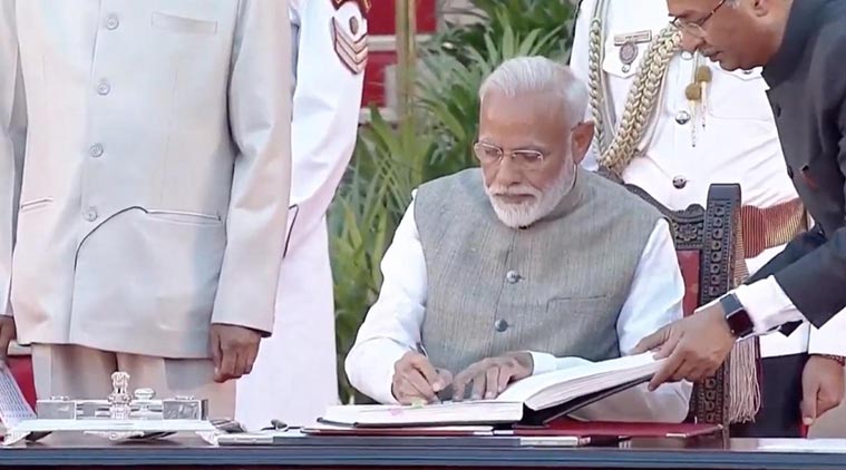 PM Modi takes oath in white kurta-pyjama and grey Nehru jacket ...