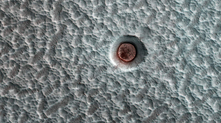 NASA’s HiRISE camera records how ice shift on this Mars crater ...