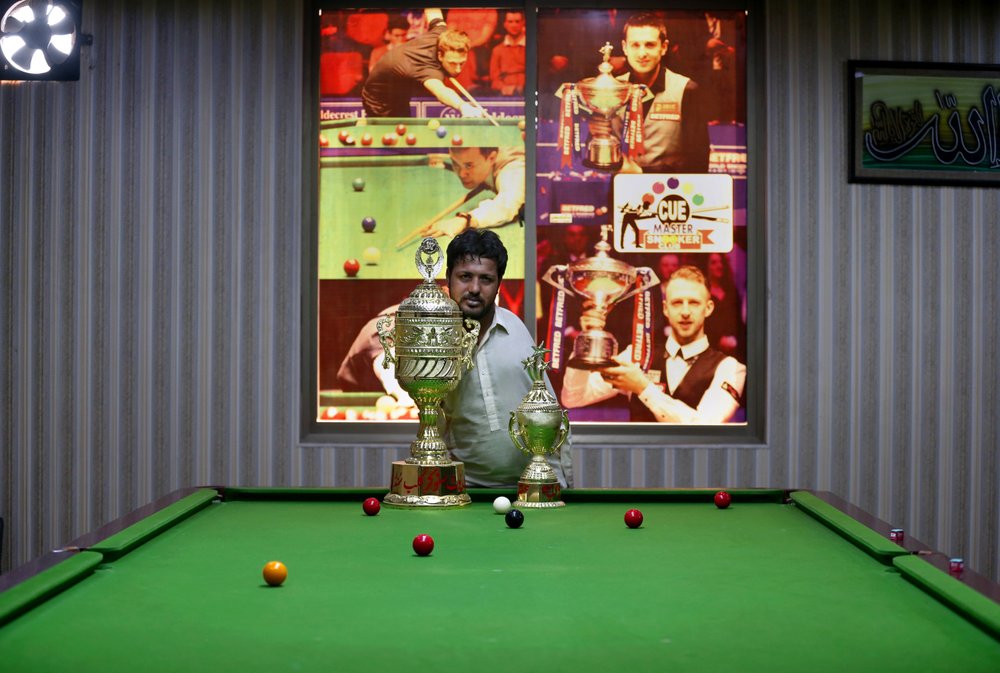 No arms, no issue for Pakistan snooker player Mohammad Ikram | Sports ...
