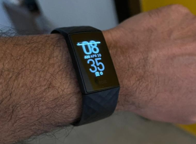 Fitbit Charge 4 review: Fitness tracker for the really active users ...