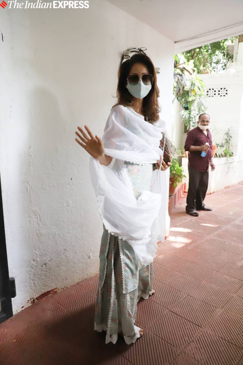 Raj Kaushal’s prayer meet: Mouni Roy, Vidya Malavade and other celebs ...