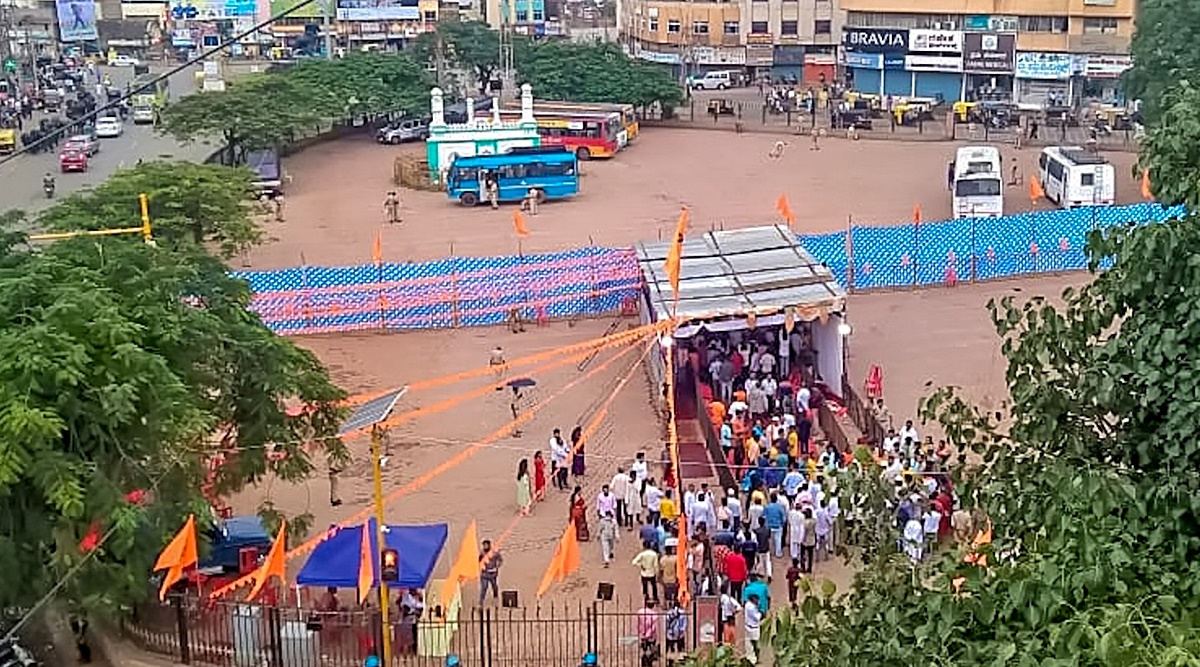 Sri Ram Sene chief joins Ganesh puja at Hubbali Idgah ground ...