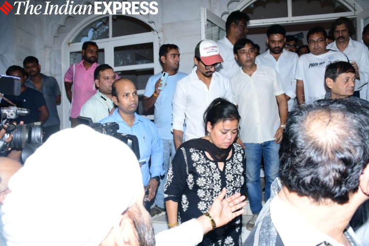 Johny Lever, Kapil Sharma, Bharti Singh, Kiku Sharda and others attend Raju Srivastava’s prayer ...