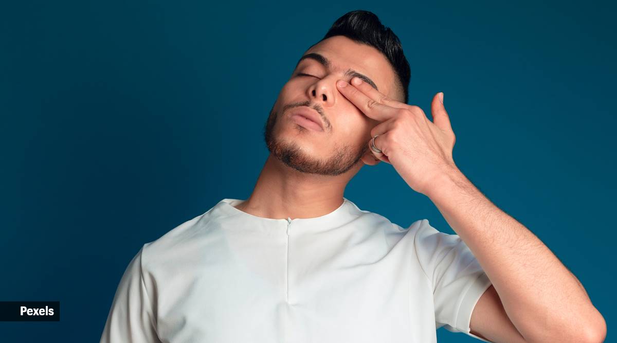 How Smartphone Vision Syndrome caused woman to ‘see floaters, bright ...