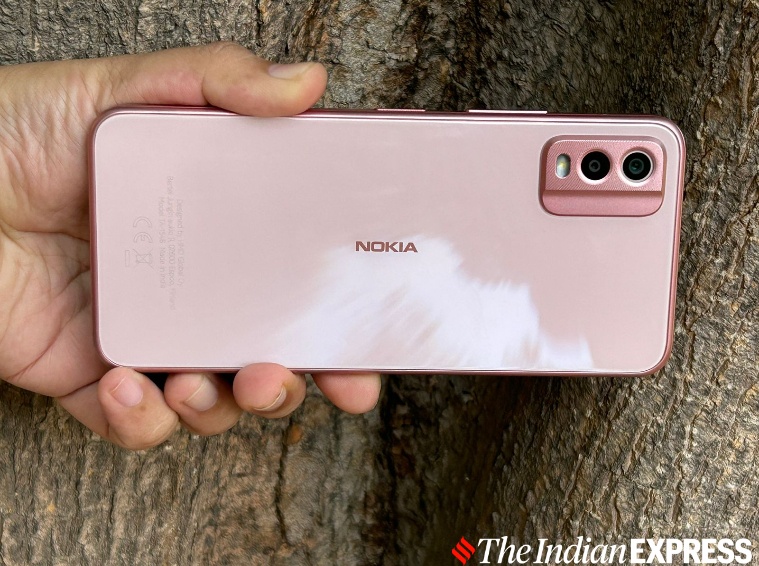 Nokia C32 review