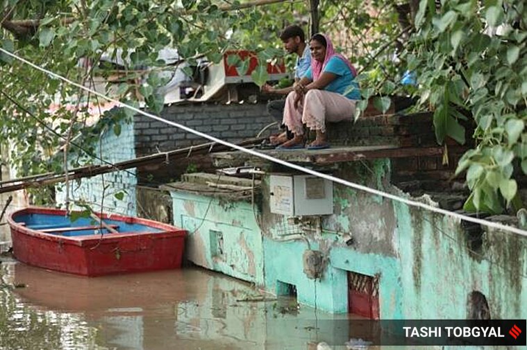 Delhi Floods Highlights: Overflowing Yamuna inundates parts of Delhi ...