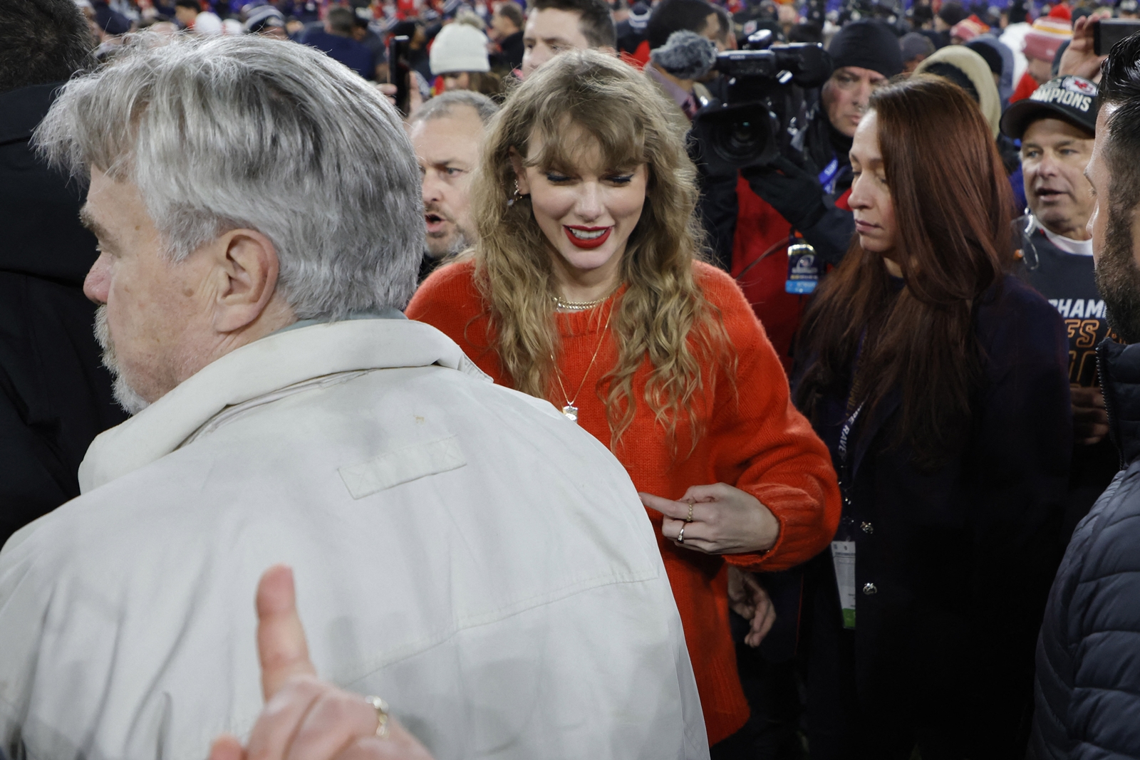 Taylor Swift greets Super Bowl-bound Travis Kelce with a kiss after Chiefs win the AFC title ...