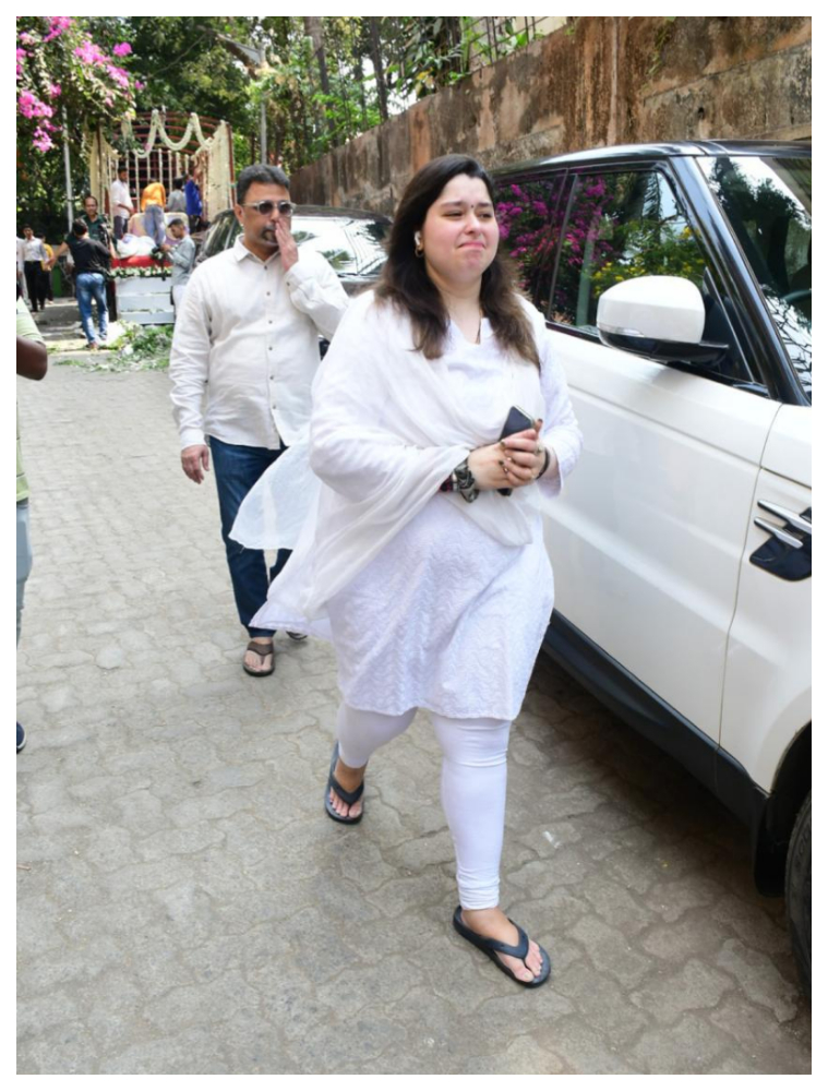 Pankaj Udhas funeral news updates: Pankaj Udhas’ daughters in tears as ...