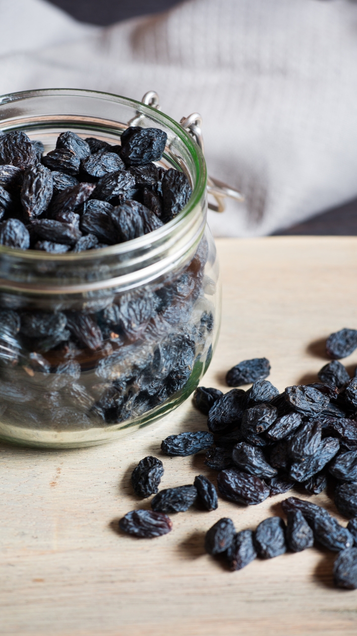 What happens when you drink soaked black raisin water every morning?