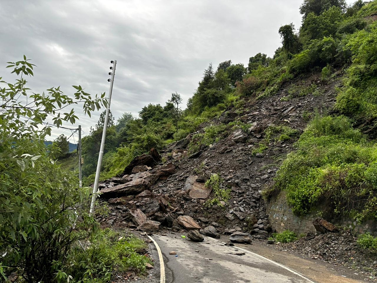 Himachal cloudbursts: Five dead, 50 missing, road to Manali damaged | Chandigarh News - The ...