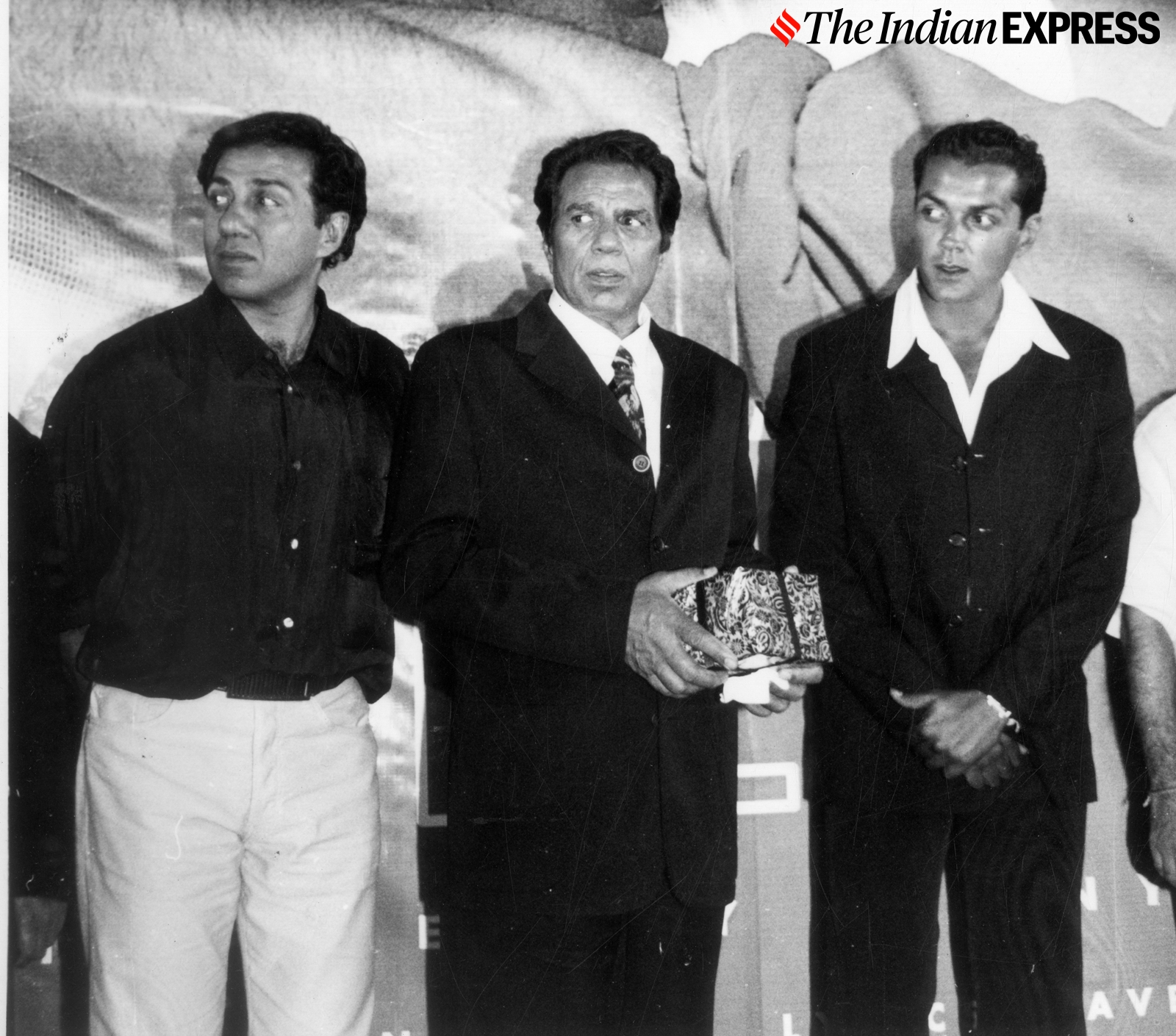 Dharmendra Death News Today: Legendary Actor Dharmendra Dies at 89 ...