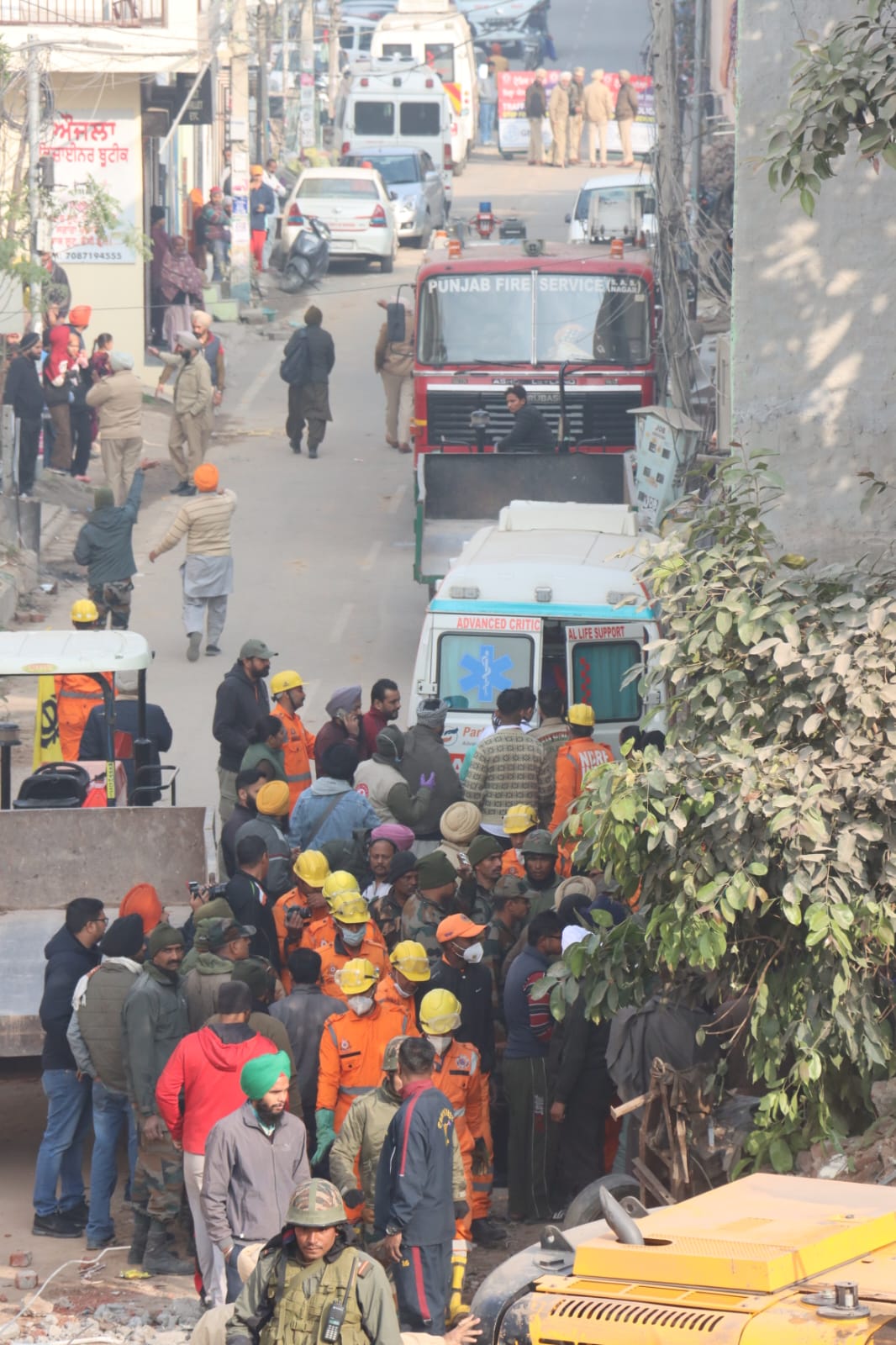 Mohali building collapse: Among 2 dead, 28-yr-old who rushed inside to ...