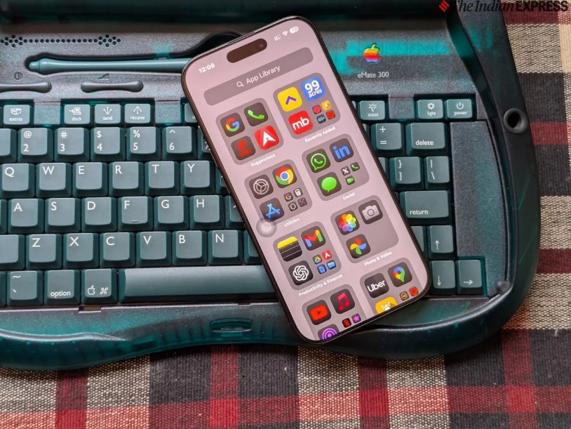 5 best compact phone you can buy in 2025