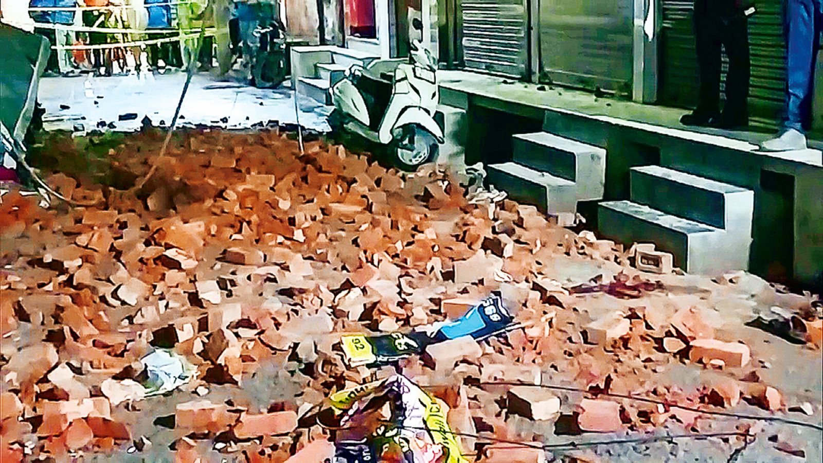 Delhi dust storm: 2 killed, 3 injured after parts of buildings collapse ...