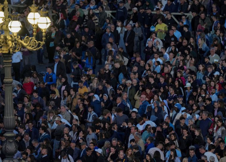 Papal Conclave 2025 Live Updates: New pope elected, bells ring out from ...