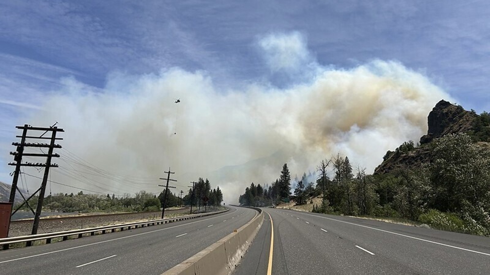 Wildfire in US’ Oregon prompts emergency evacuation, closes 20 miles of ...