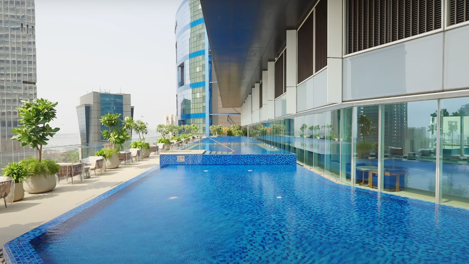 Inside the Rs 400 crore luxury apartment of Swades actor Gayatri Joshi ...