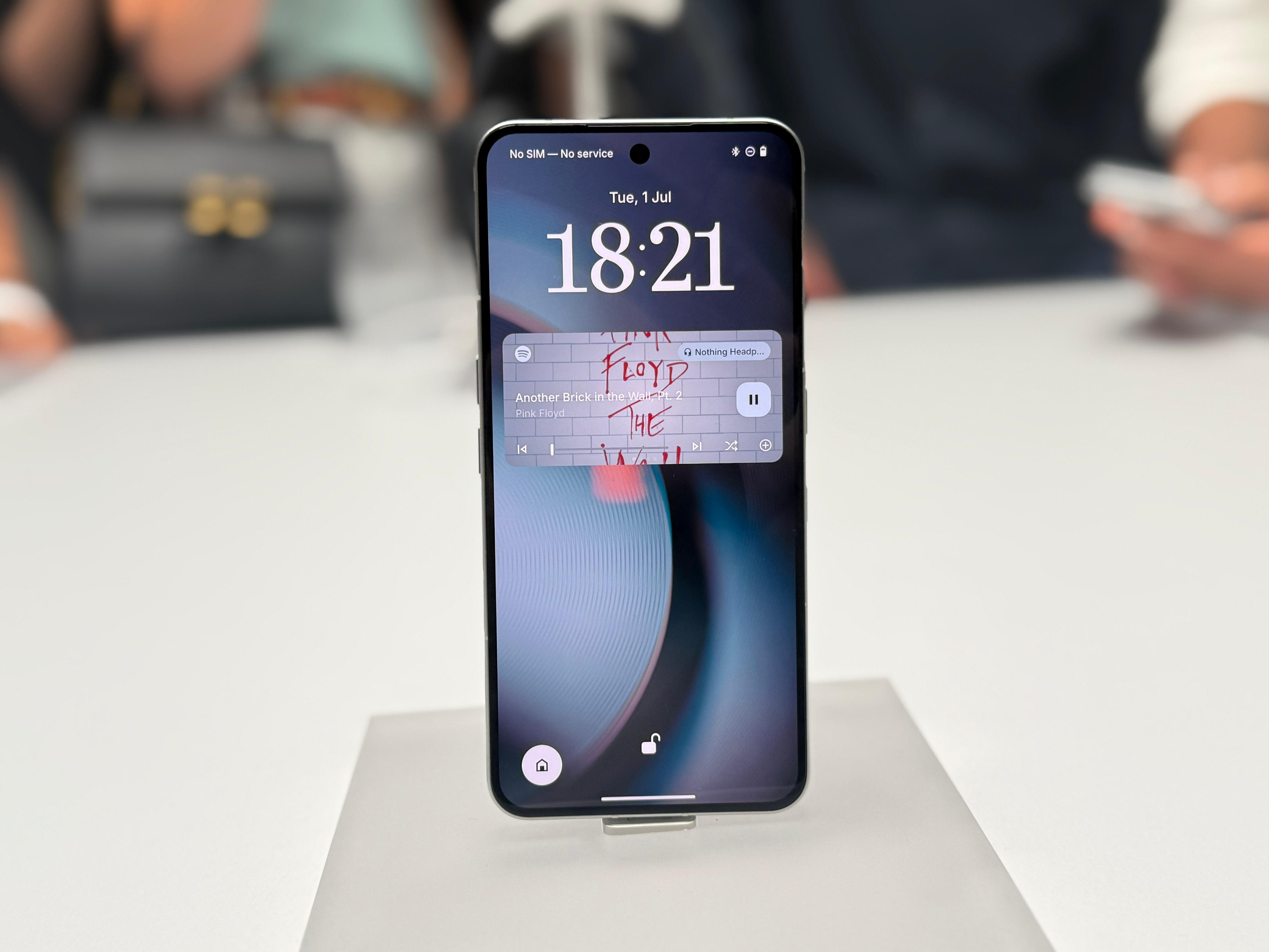 Nothing Phone 3 Glyph Matrix review: Nothing Phone (3)’s new Glyph ...