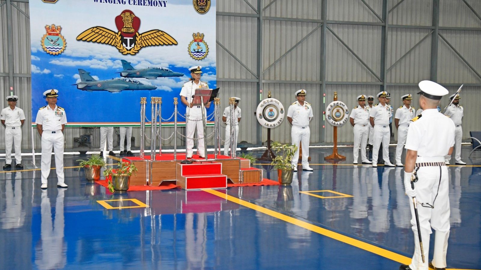 Sub Lt Aastha Poonia becomes first woman to be trained as fighter pilot ...