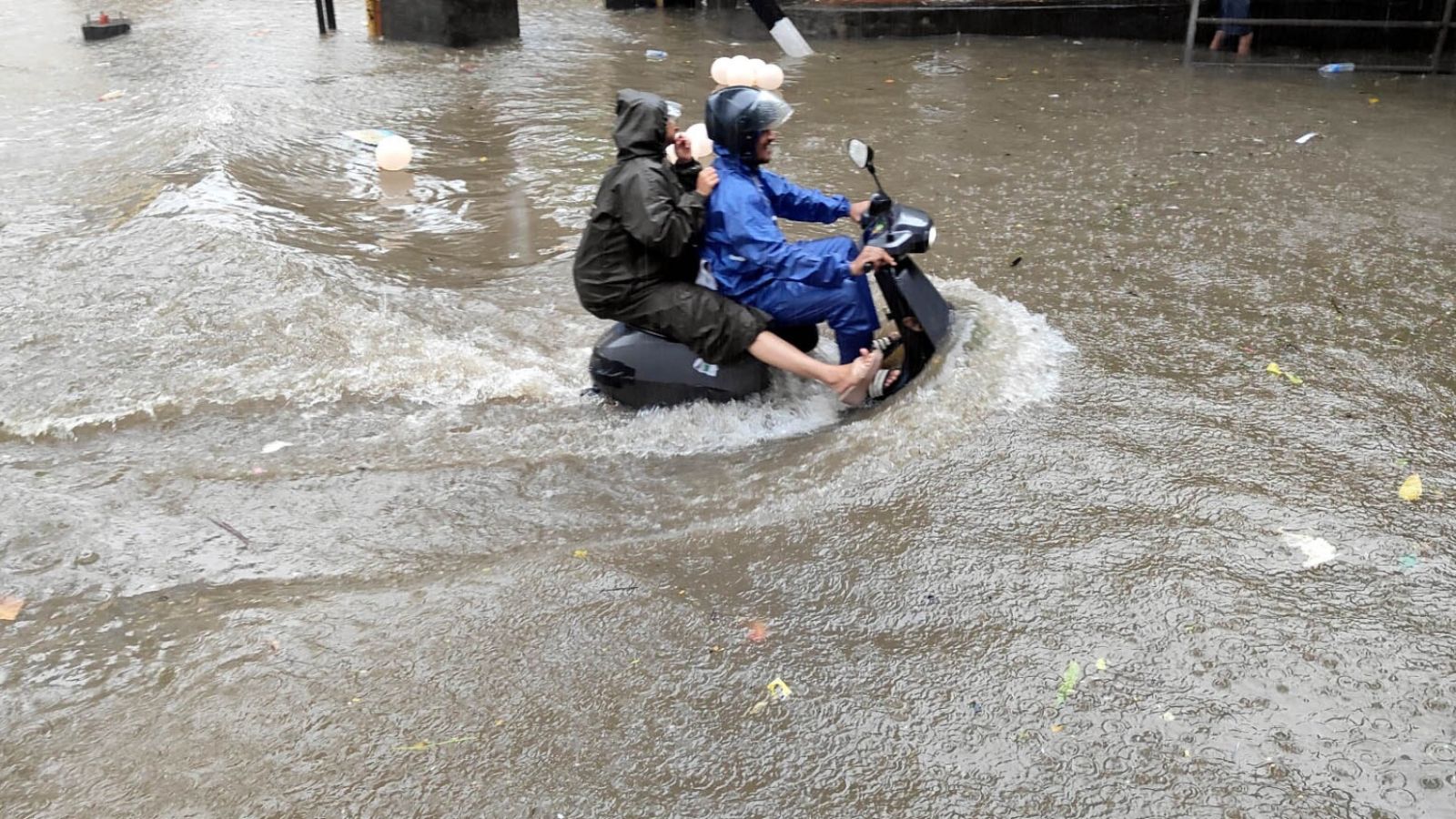 In photos: Striking images as heavy rain batters Mumbai | Mumbai News ...