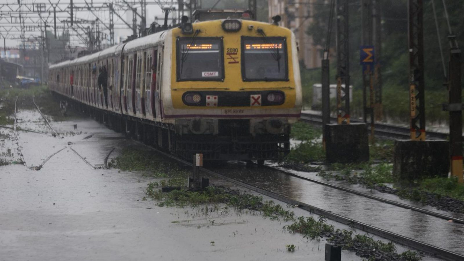 In photos: Striking images as heavy rain batters Mumbai | Mumbai News - The Indian Express