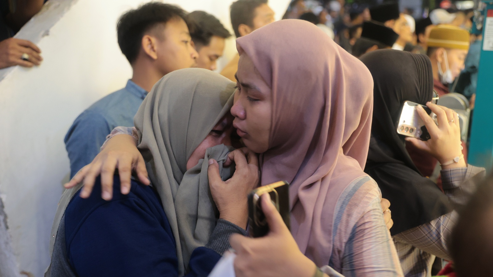 Indonesia School Building Collapses: Three dead, dozens trapped, over ...