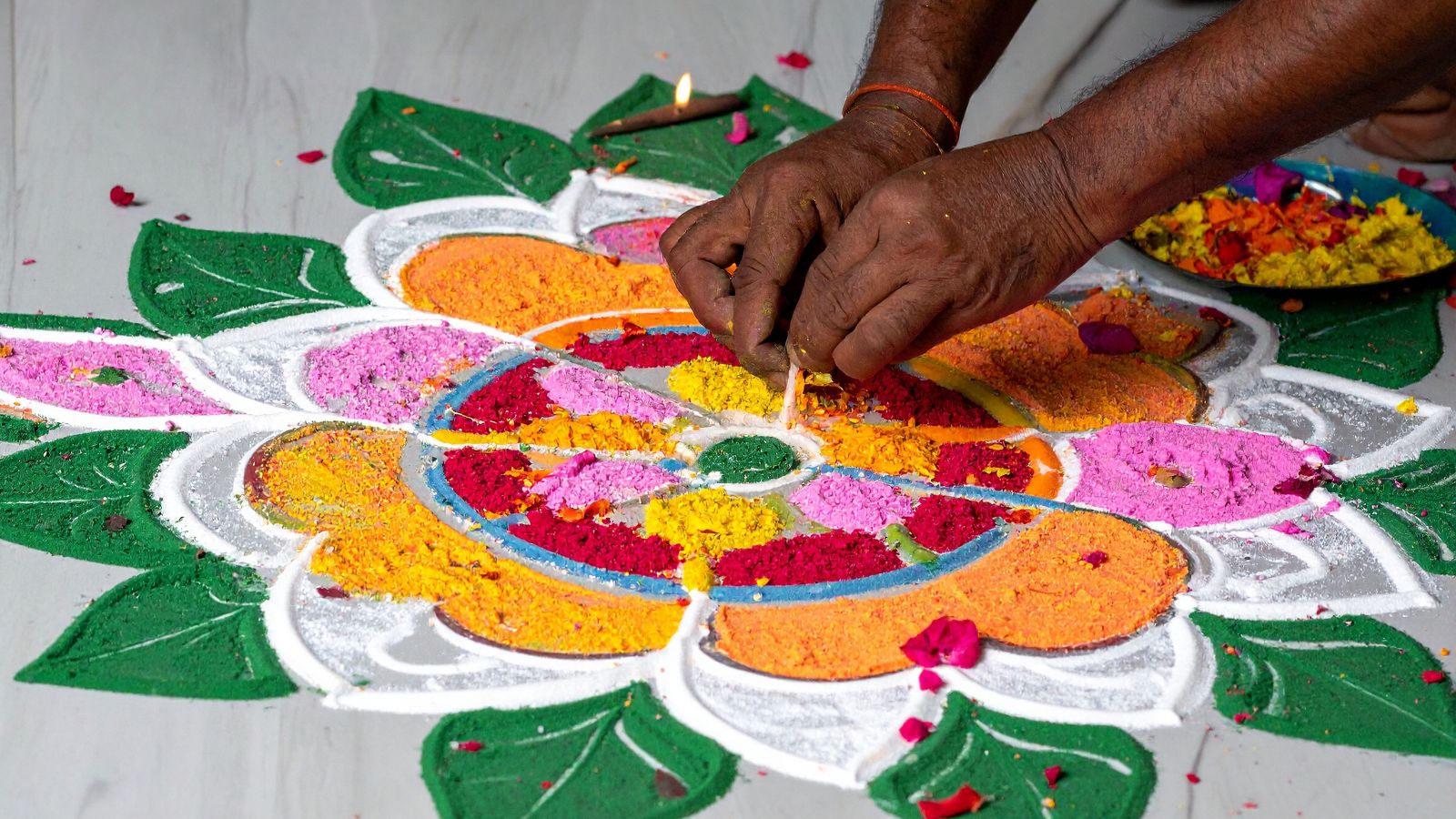 Diwali Rangoli Designs 2025: Latest Simple Easy Rangoli Designs ...