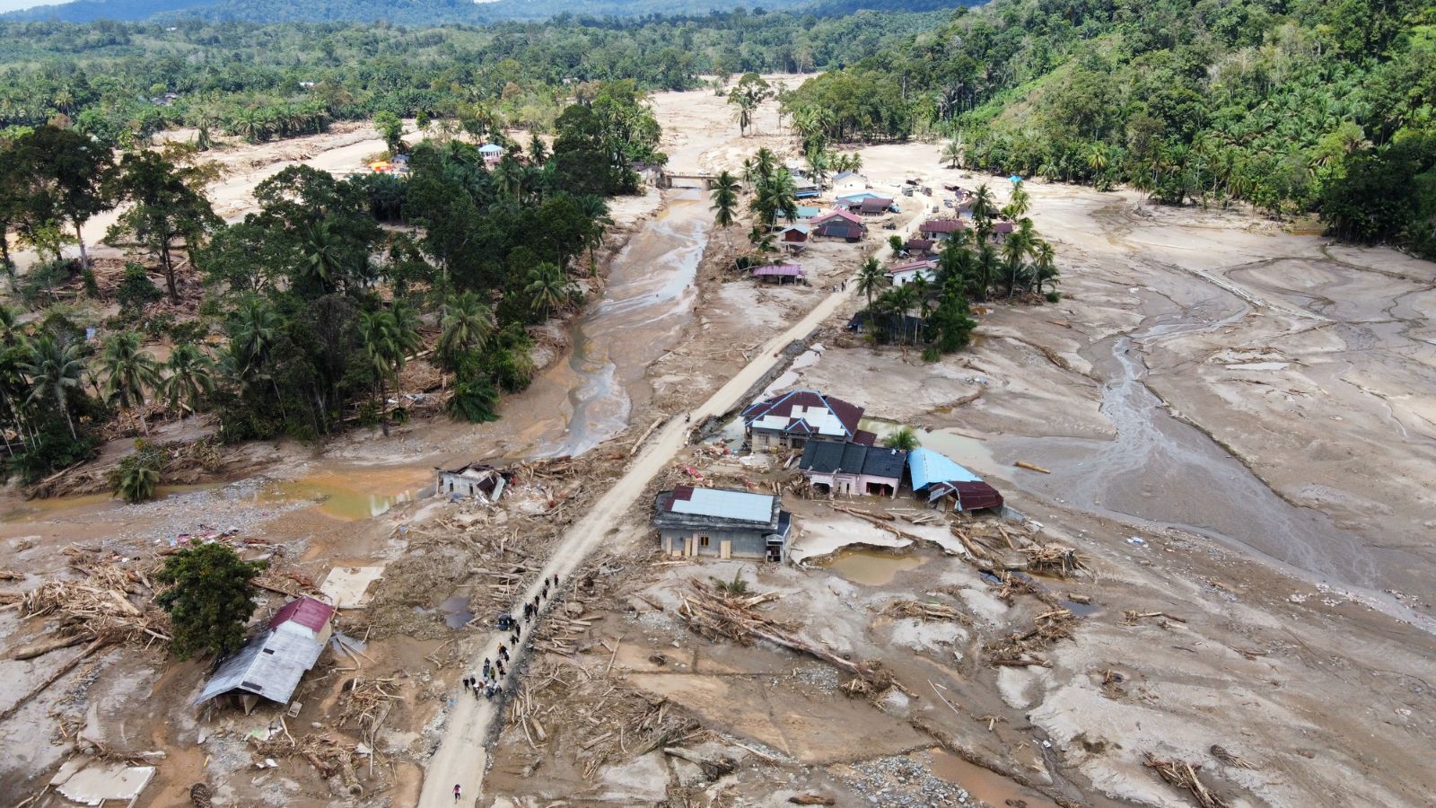 Asia floods, cyclones kill 1,000+; 800 still missing across Indonesia ...